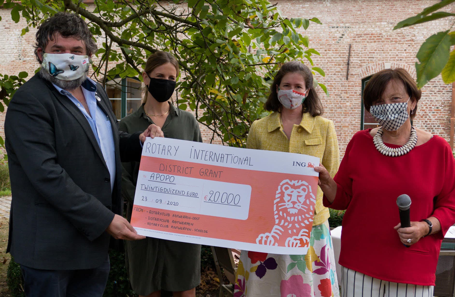 LOS CLUBES ROTARIOS DE AMBERES APOYAN LA LABOR DE DETECCIÓN DE LA TB DE APOPO EN TANZANIA • APOPO